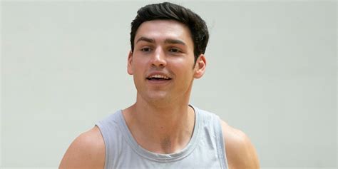 Julia Louis Dreyfus Recensisce Suo Figlio Nella Seconda Stagione Di Sex Lives Of College Girls