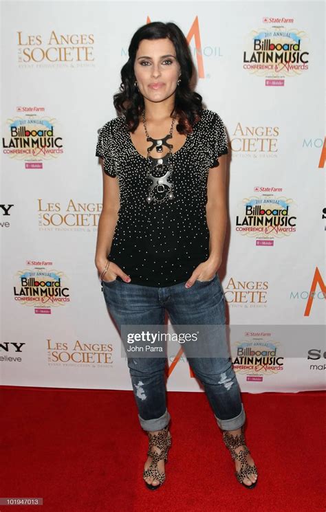 Nelly Furtado Scrolller