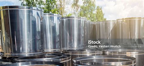 환기 파이프 창고 강관 창고의 산업 에어컨 시스템을위한 공기 덕트 건설을위한 부품 산업용 기도 환기 장비 및 배관 시스템 0명에 대한 스톡 사진 및 기타 이미지 Istock