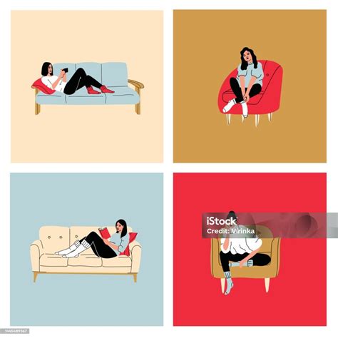 안락 의자에 앉아있는 소녀들 집에서 소파 노트북 휴대폰 책을 의자 소파에 둔 여자 프리랜서 또는 학습 개념 여성 캐릭터 노트북을 사용하여 온라인 채팅 휴식 개념에 대한 스톡