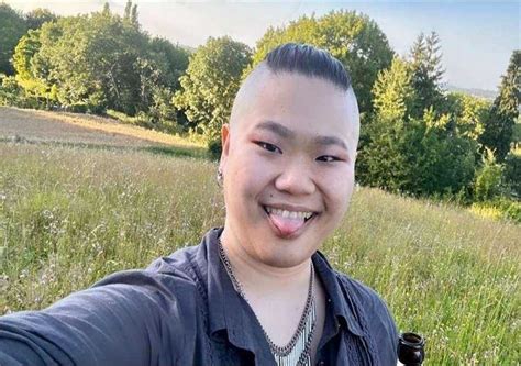 毕福剑27岁女儿秀国外生活毕凌新发型吸睛日渐圆润撞脸岳云鹏