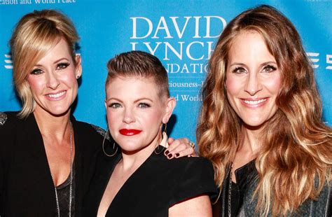 The Chicks Postpone Tour Dates Due To Natalie Maines Vocal Issues