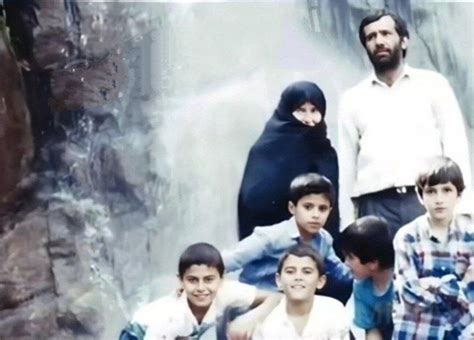 پزشکیان در کنار همسر مرحومش عکس