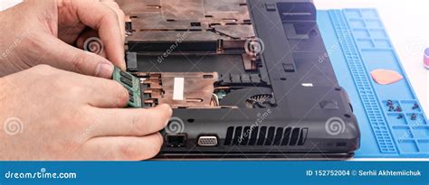 Engineer Makes Dismantling Of Ram For Disassembling And Repairing A