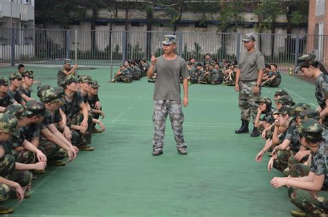 用汗水向青春致敬——2017级新生军训报道 广东外语外贸大学高等继续教育学院 公开学院 人工智能与电子竞技学院广外公开学院广外自考广外