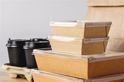 밝은 회색 배경에 많은 다양한 테이크 아웃 식품 용기 피자 상자 커피 컵과 종이 봉투 0명에 대한 스톡 사진 및 기타 이미지 0명 가방 공란 Istock