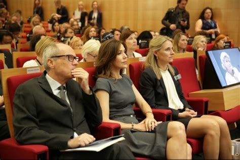 Pin By Hadeel Al Hroot On Classical Fashion Princess Mary Crown