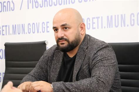 აღმოჩნდნენ ისეთებიც რომლებმაც დაიჯერეს რომ შეიძლება ჩემი ოფისის თავზე კაფე ან რესტორანი