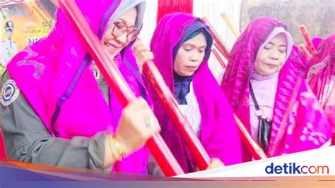 Mengenal Tradisi Nuja Rame Gotong Royong Ibu Ibu Di Sumbawa