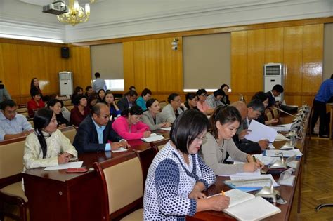 Сургуулийн захирал цэцэрлэгийн эрхлэгч нар тулгамдсан асуудлаа хэлэлцэв