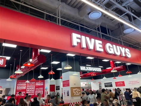 [여의도역] 여의도 더현대 맛집 파이브가이즈 메뉴 가격 웨이팅 확인 네이버 블로그