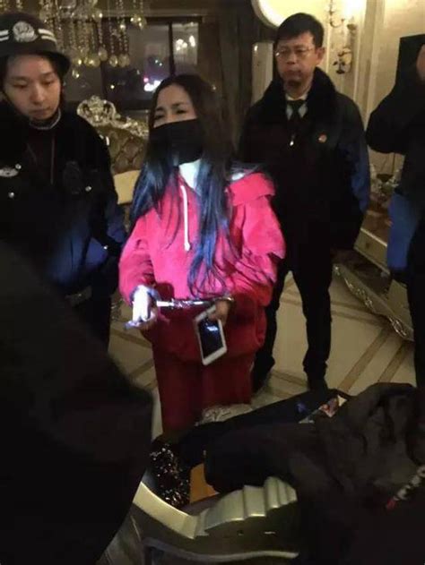 女子住豪宅开豪车 因欠3万元被拷走手机凤凰网