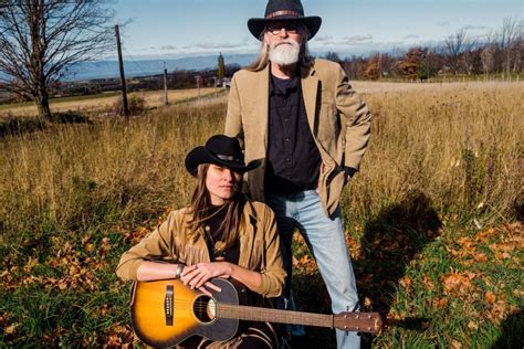 Émilie Clepper Rassemble Les Générations Ainsi Que Le Québec Et Le