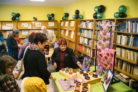 Подредиха изложба на ръчно изработени бижута в Мездра снимки