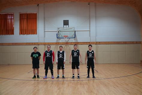 Үй Цай сургуулийн төгсөгчдийн дунд “Нөхөрсөг нэг өдөр” сагсан бөмбөг ийн тэмцээн явагдлаа Ui