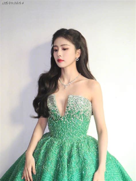 白鹿今晚造型好美，白鹿不仅姓白人也白 搜狐大视野 搜狐新闻