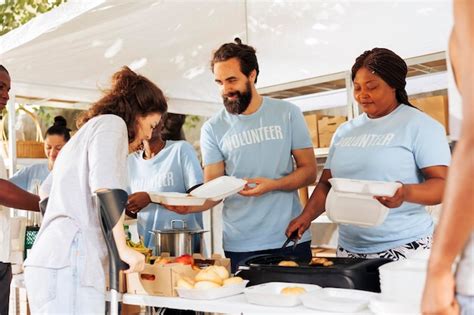 Premium Photo Voluntary Individuals Helping Disabled And Homeless