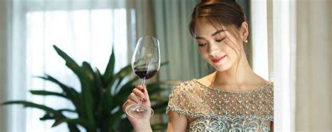 女人晚上喝红酒有什么好处 女人晚上喝红酒的好处有什么 知秀网