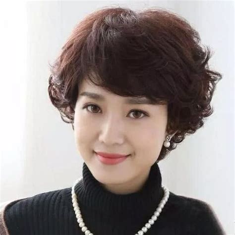 40岁适合烫什么发型 40岁适合烫什么发型图片女长发新发型 3 配图网