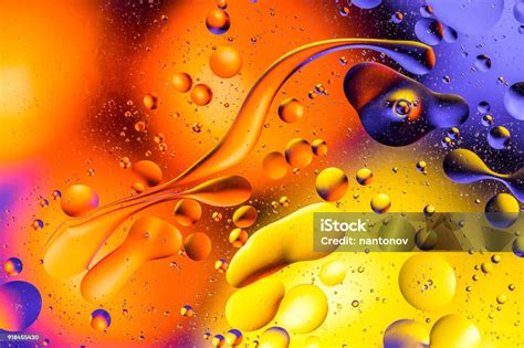 세포 막의 과학적 이미지입니다 액체 물질의 최대 매크로입니다 분자 원자 Sctructure를 추상화 합니다 거품을 물 공기 또는 분자의 매크로 샷입니다 생물학 Phycics