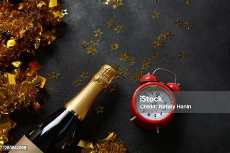 새해 복 많은 새해와 메리 크리스마스 인사말과 무료 공간 당신의 말을위한 빈 공간 카드 12월에 대한 스톡 사진 및 기타 이미지 12월 12월 31일 겨울 Istock