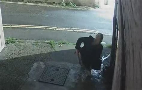 Woman Quickly Piss And Was Caught On A Cctv Camera