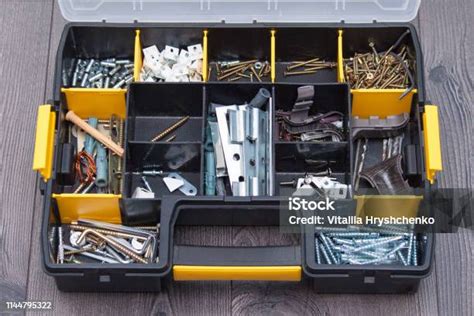 하드웨어 항목 근접 촬영 플라스틱 케이스 손톱 나사 볼트 다 웰 상자 0명에 대한 스톡 사진 및 기타 이미지 0명 강철 개체 그룹 Istock