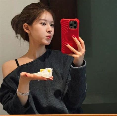 ฉากนี้อยากบอก อยากสิงร่างนอ มากแม่ ใดใดก้อหลงเสน่ห์พีเฮยเข้าไปเต็มๆๆ ใจละลาย🤭 เบาได้เบาพีเฮย😅