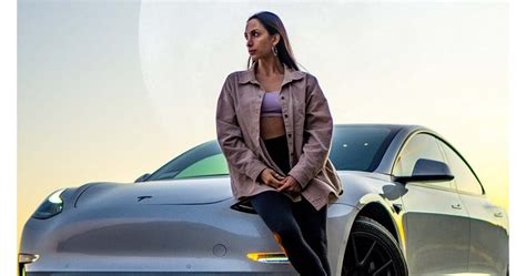 Млада жена потроши колата на приятеля си