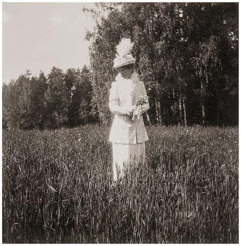 470 Государыня Императрица Александра Фёдоровна в парке Flickr