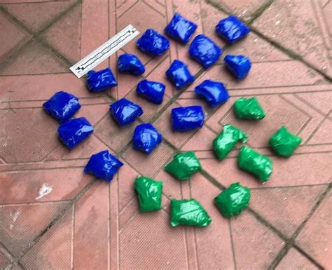 Заловиха тийнейджъри дилъри на дрога в Пловдив СНИМКИ Информационна агенция ПИК