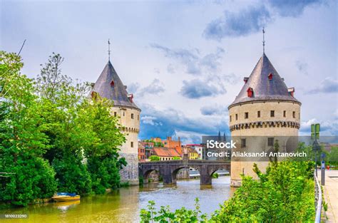 Broeltorens Broel Towers 고딕 건축 양식의 돌 중세 건물 Broel Bridge Kortrijk 도시 역사 센터 West Flanders 지방 플랑드르
