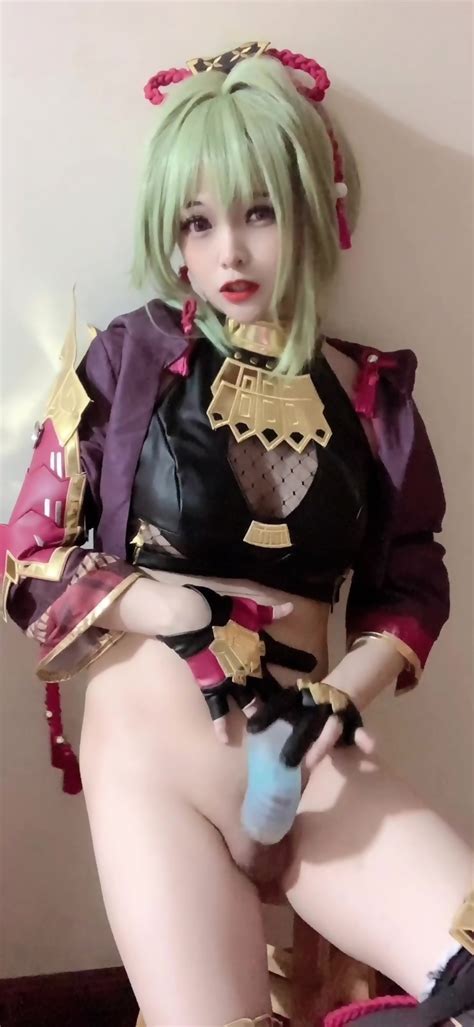 Pretty Cosplay Chinese Shemale Cum Show