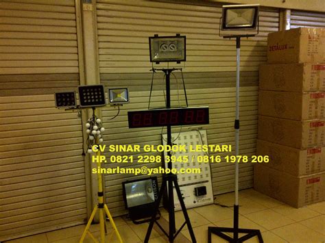 Tiang Tripod Lampu Sorot Portable