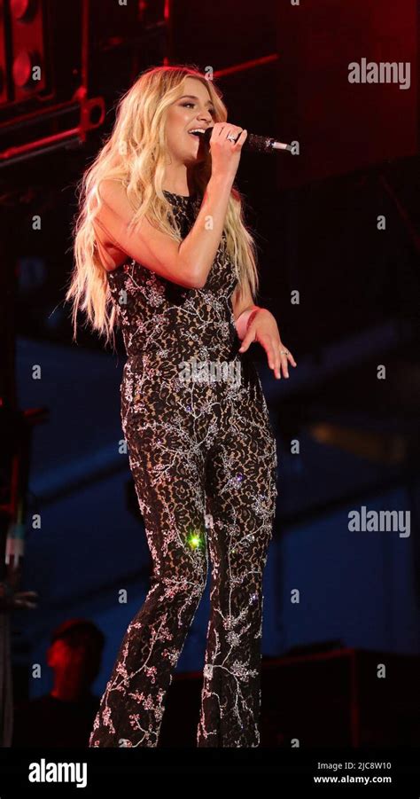 Nashville Tn Usa 10th June 2022 Kelsea Ballerini On Stage For Cma
