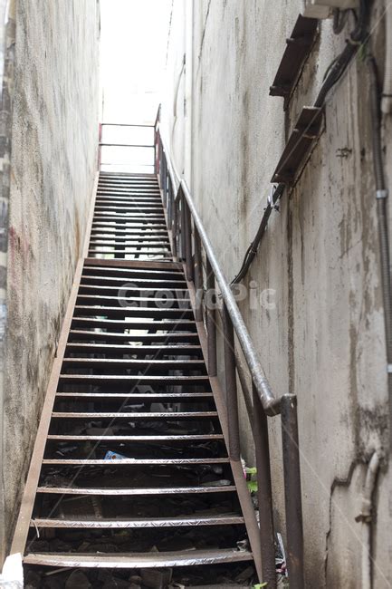 계단 철계단 절체 난간 콘크리트벽 사진 이미지 일러스트 캘리그라피 Natsu U작가