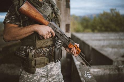 Изпращат стотици военни на границите с Турция и Гърция заради ...