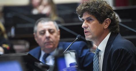 Vidéo Martín Lousteau A Défendu Laccord Avec Le Fmi Et A Lu Le Livre