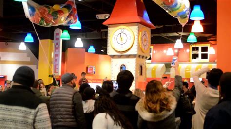 Noon Years Eve Balloon Drop Youtube