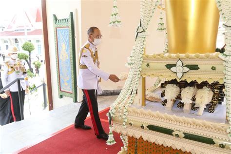 ในหลวง พระราชินี พระราชทานเพลิงศพ พลเรือเอก หม่อมเจ้าปุสาณ สวัสดิวัตน์