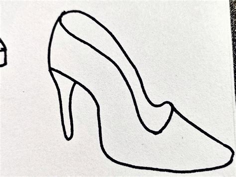 小鞋子简笔画简单又漂亮简单（共11张） 简笔画图片大全