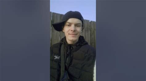 ЗА ОКНОМ ДЕВОЧКА В БЕЖЕВОМ ПЛАТИЦЕ Youtube