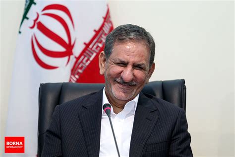 عَکس دیده نشده از جهانگیری با اولین کامپیوتر در ایران ببینید