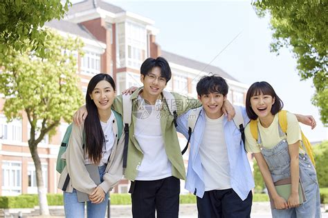 校园内青春大学生形象高清图片下载 正版图片507708316 摄图网