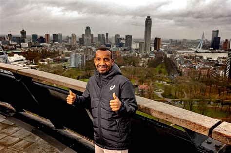 Bashir Abdi Vier Maanden Voor Recordpoging Op Bezoek In Rotterdam Ik Verberg Mijn Ambitie Niet