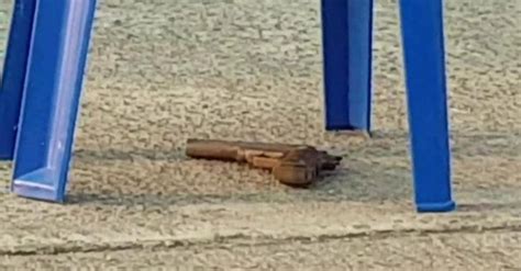 รวมรูปภาพของ ช็อก ครูหนุ่มยิงตัวตายขณะเข้าเวร เมียมาดูศพร้องไห้แทบขาดใจ ไม่มีสัญญาณเตือนมาก่อน