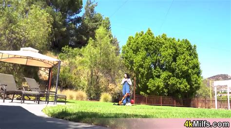 Mowing The Lawn Can Lead To A Quickie Fuck With The Neighbour Xnxx Com