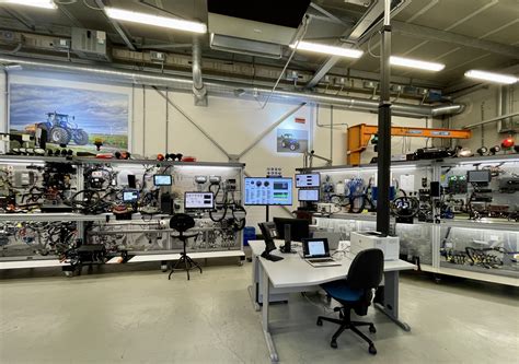 Cnh Industrial Inaugura A Modena Il Dynamic Simulator Center