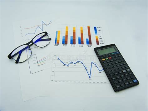 Graphiques De Donn Es Et Diagrammes Verres Et Calculatrice Fond Blanc