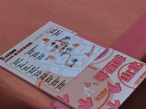 在这个毗邻南京路的烟火街区，有一场美食与游戏的春日邂逅居民区小区商家